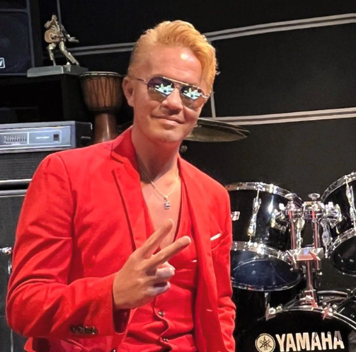 RYO ものまね芸人の生い立ちや経歴 年齢は30代後半 中学や高校・大学 実家の家族や兄弟